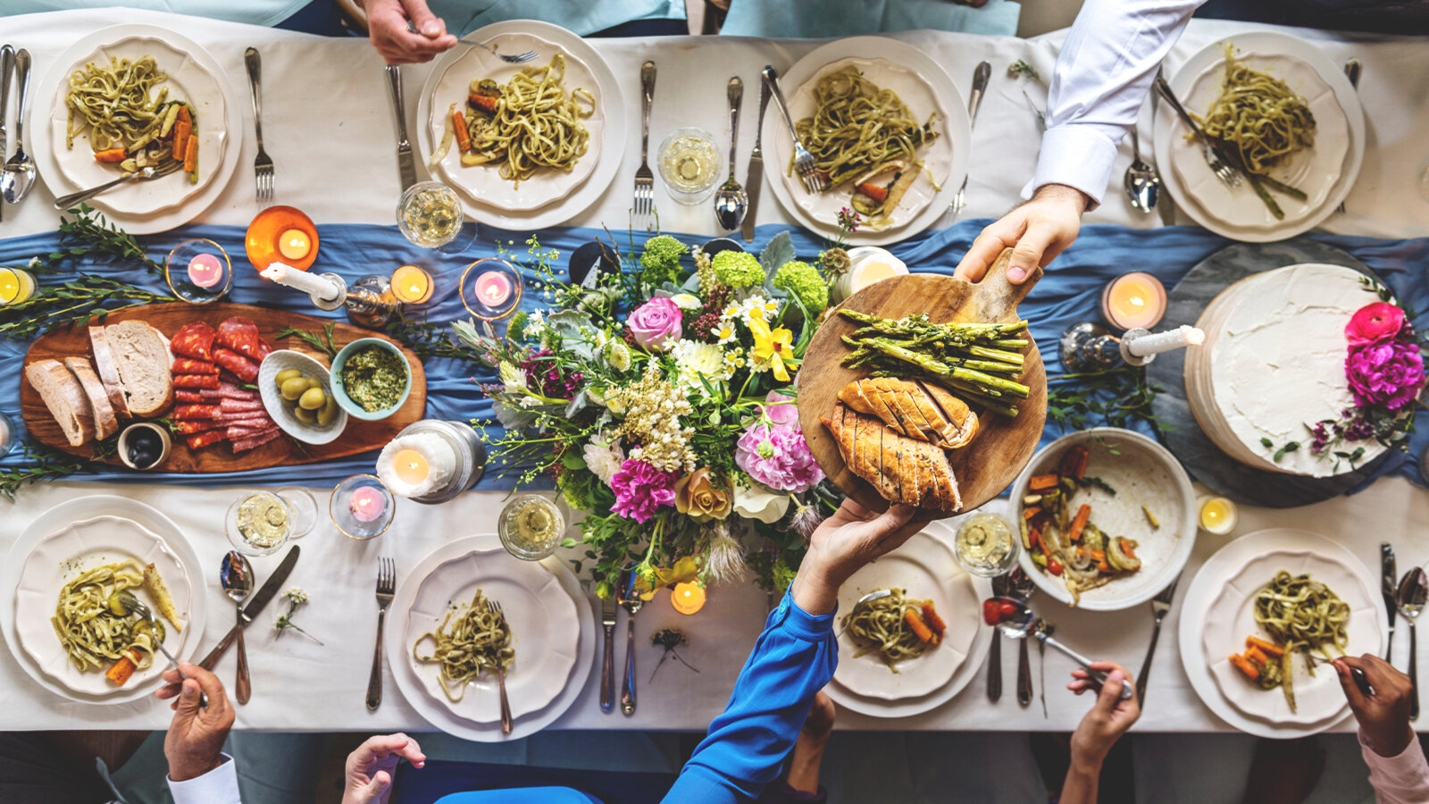 12 "Polite" Habits High-Status People Have That Others Find Pretentious