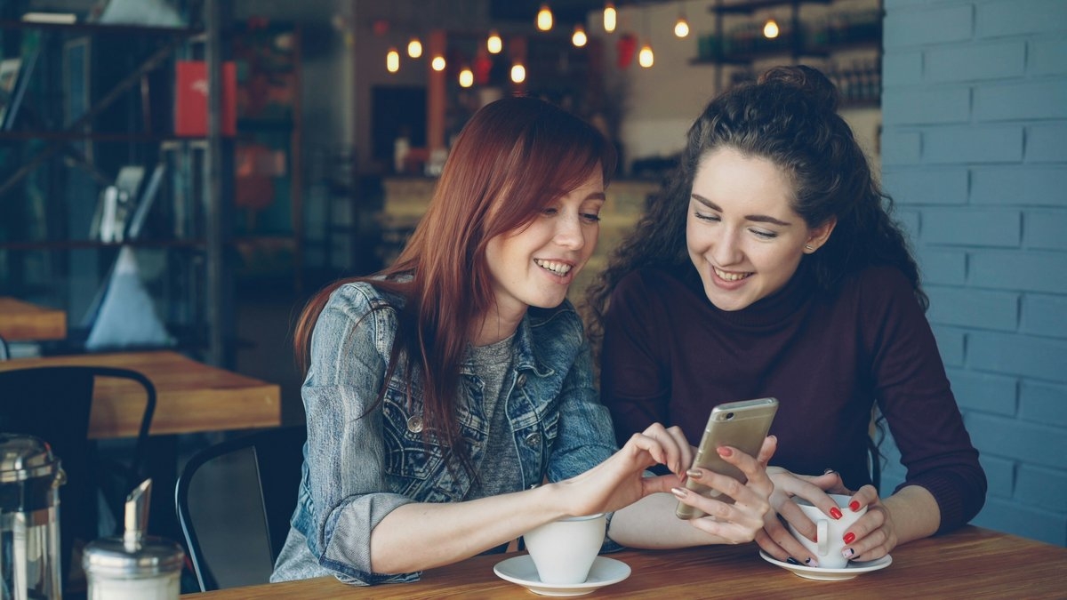 Small Talk That Works: 13 Phrases That Spark Instant Connection