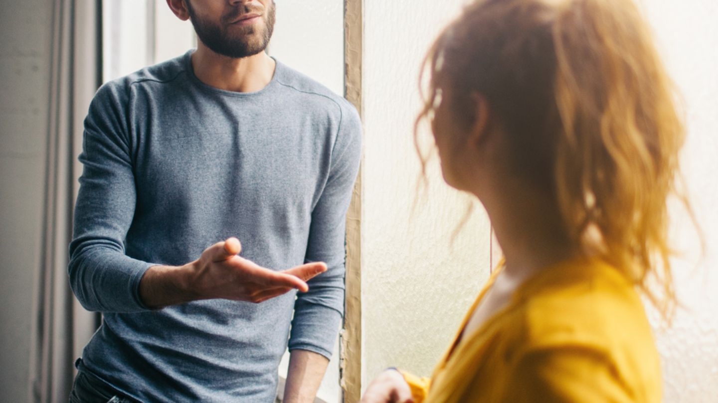 12 Subtle Behaviors That Make People Lose Respect Quickly