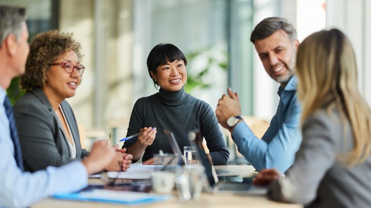 7 Body Language Moves That Make Strangers Respect You In 20 Seconds