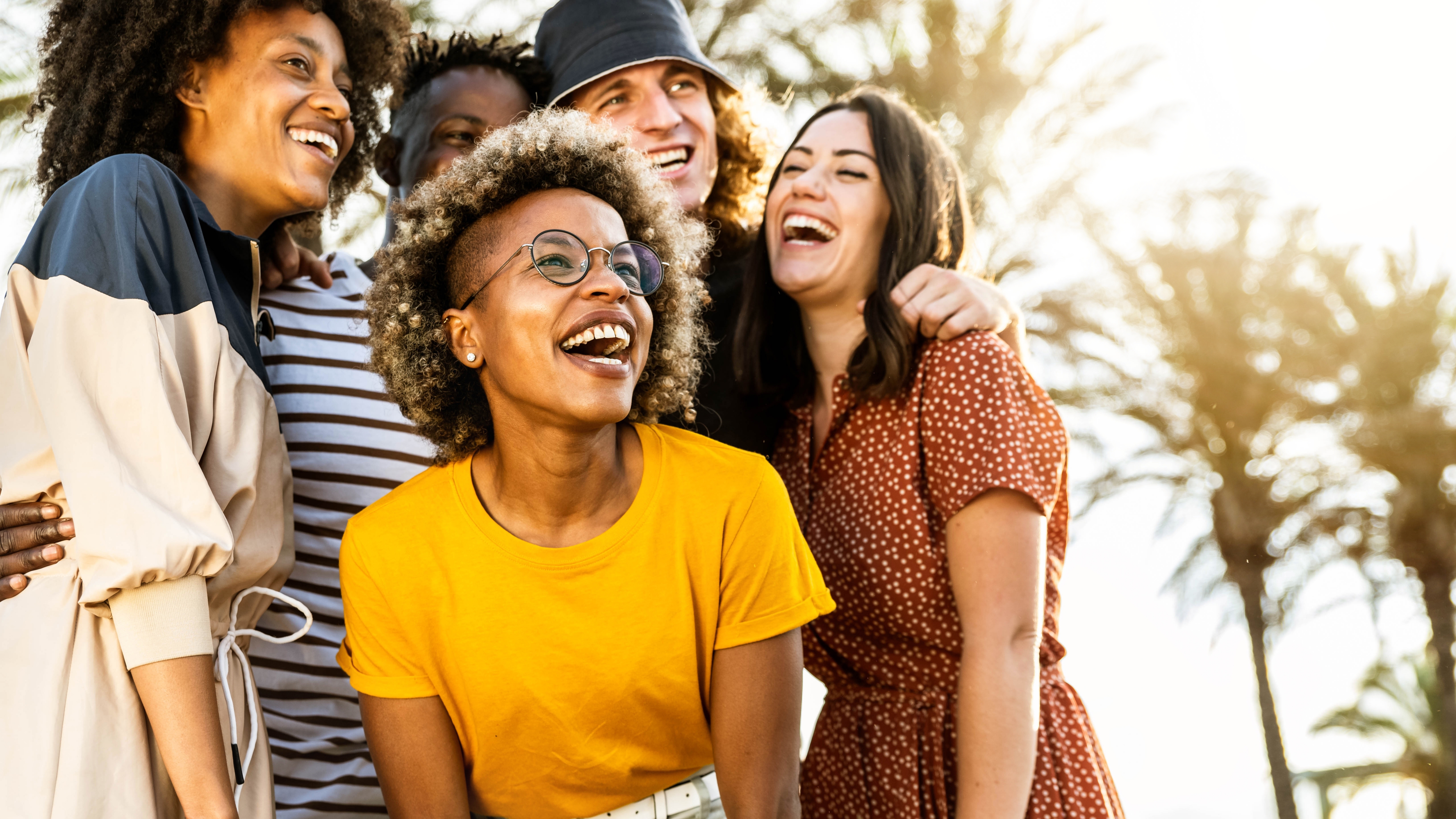 9 Conversation Habits That Make Strangers Feel Like Close Friends