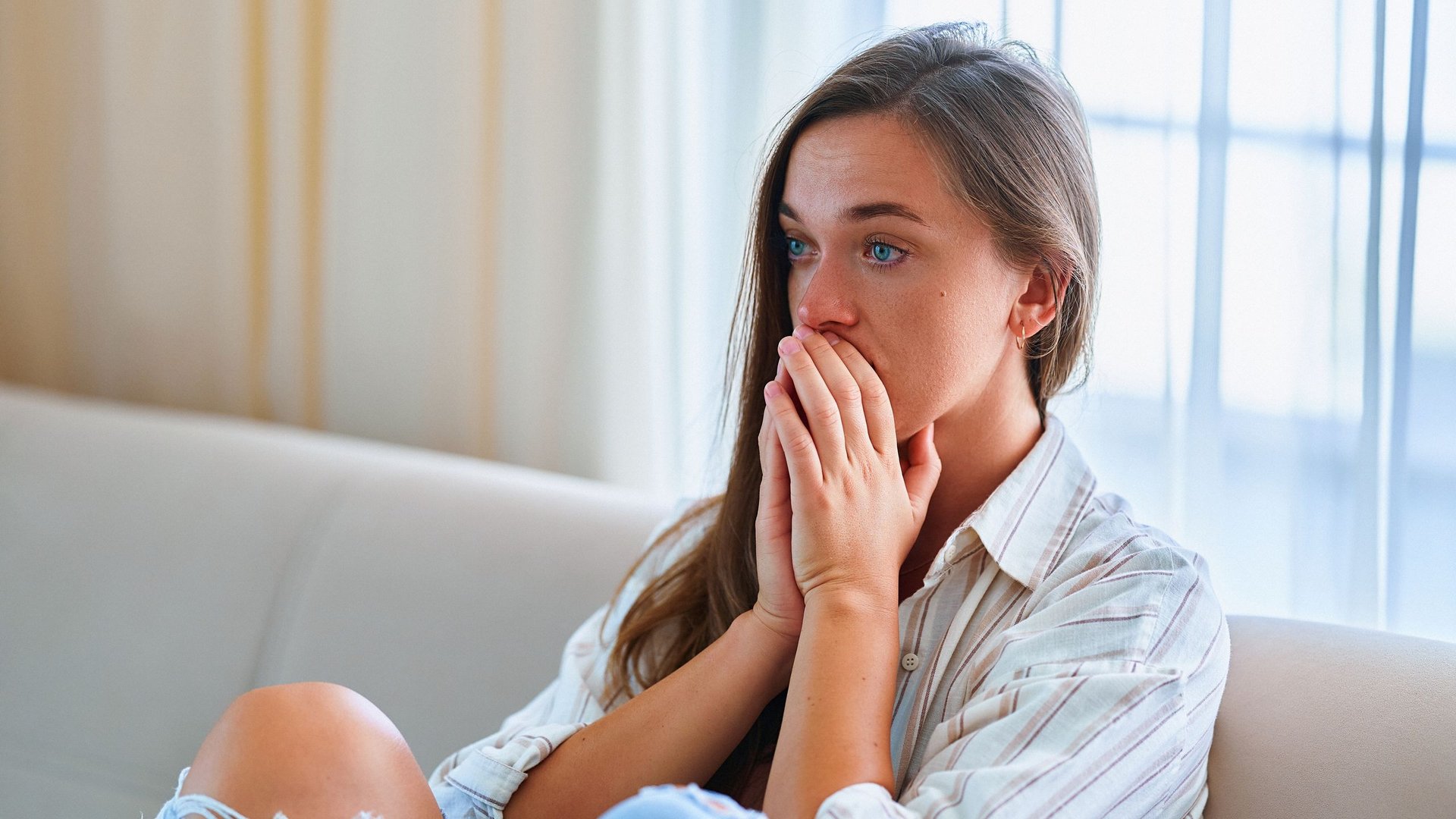 You Can Sense A Woman’s Hidden Hurt When She Slips Into These 9 Quiet ...