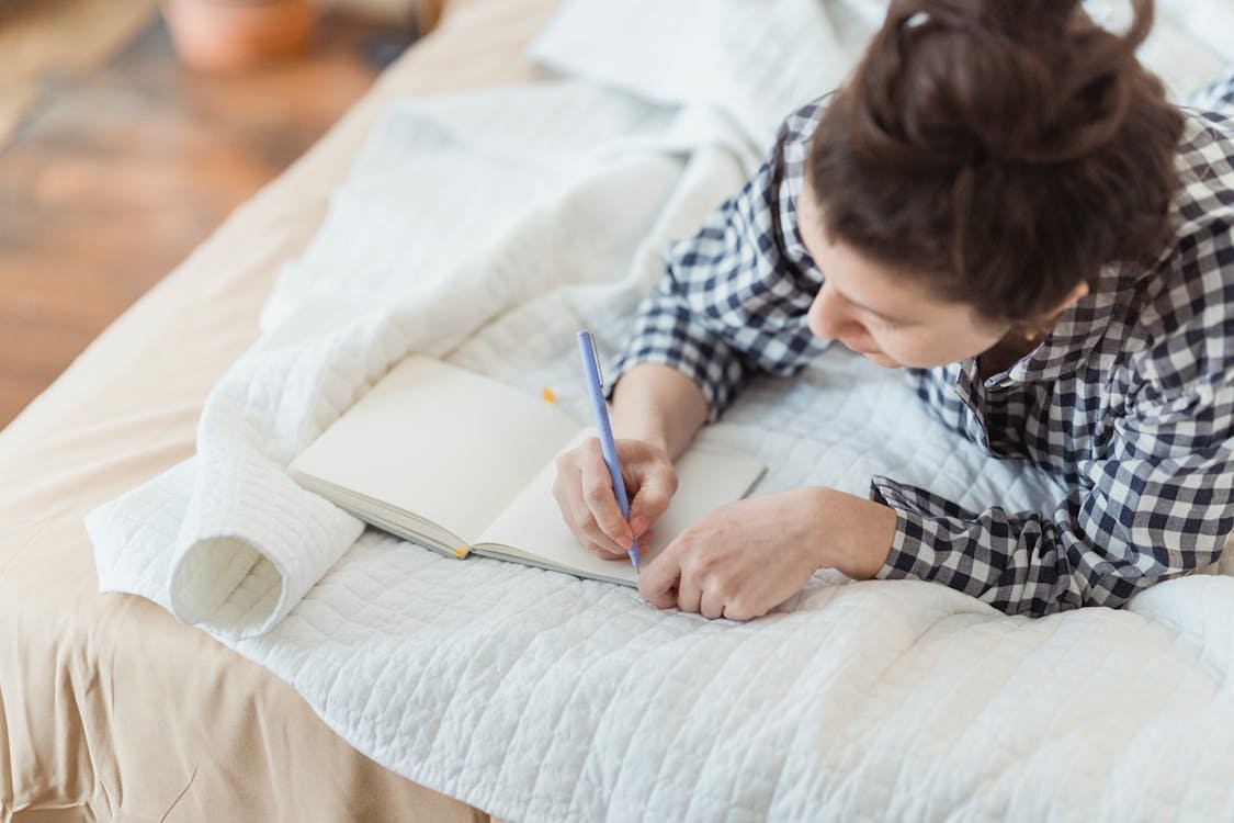 8 Evening Habits of People Who Wake Up Feeling Motivated, According to ...
