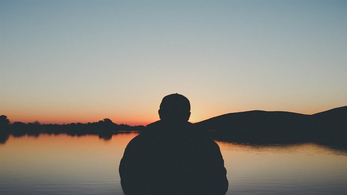 12 Subtle Signs a Man Struggles to Stand His Ground