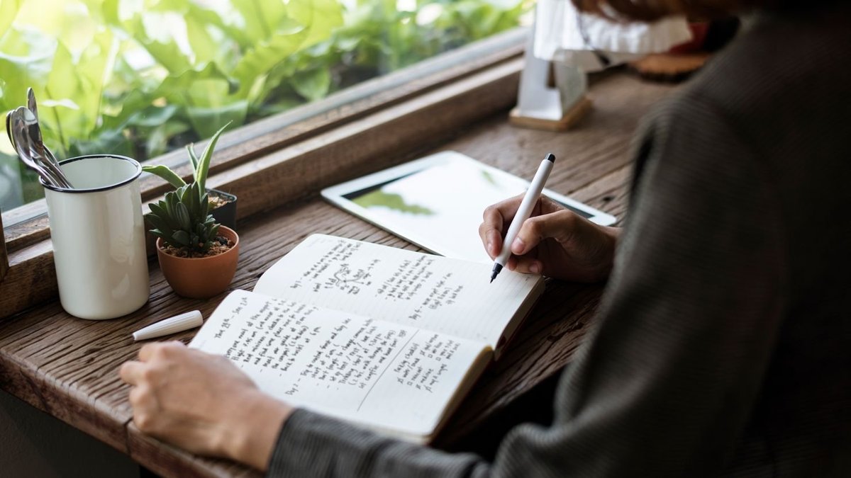 12 Reasons People Who Still Write Things Down on Paper Get More ...