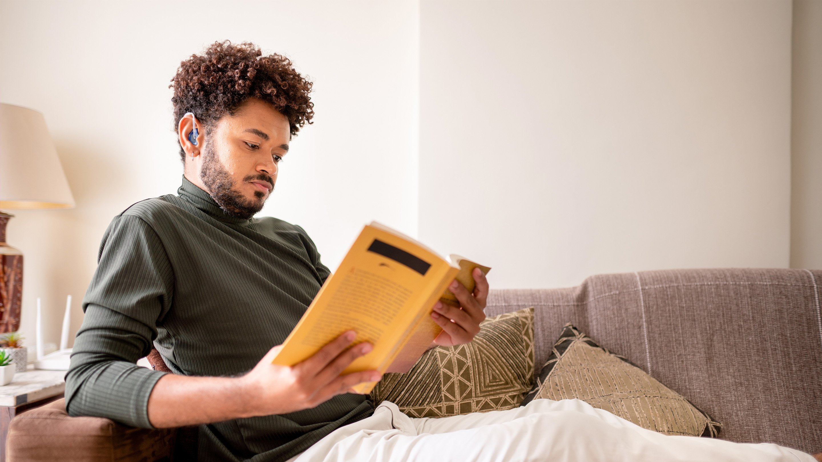 12 Signs Someone Is Genuinely Smart (Even If They Don’t Realize It ...