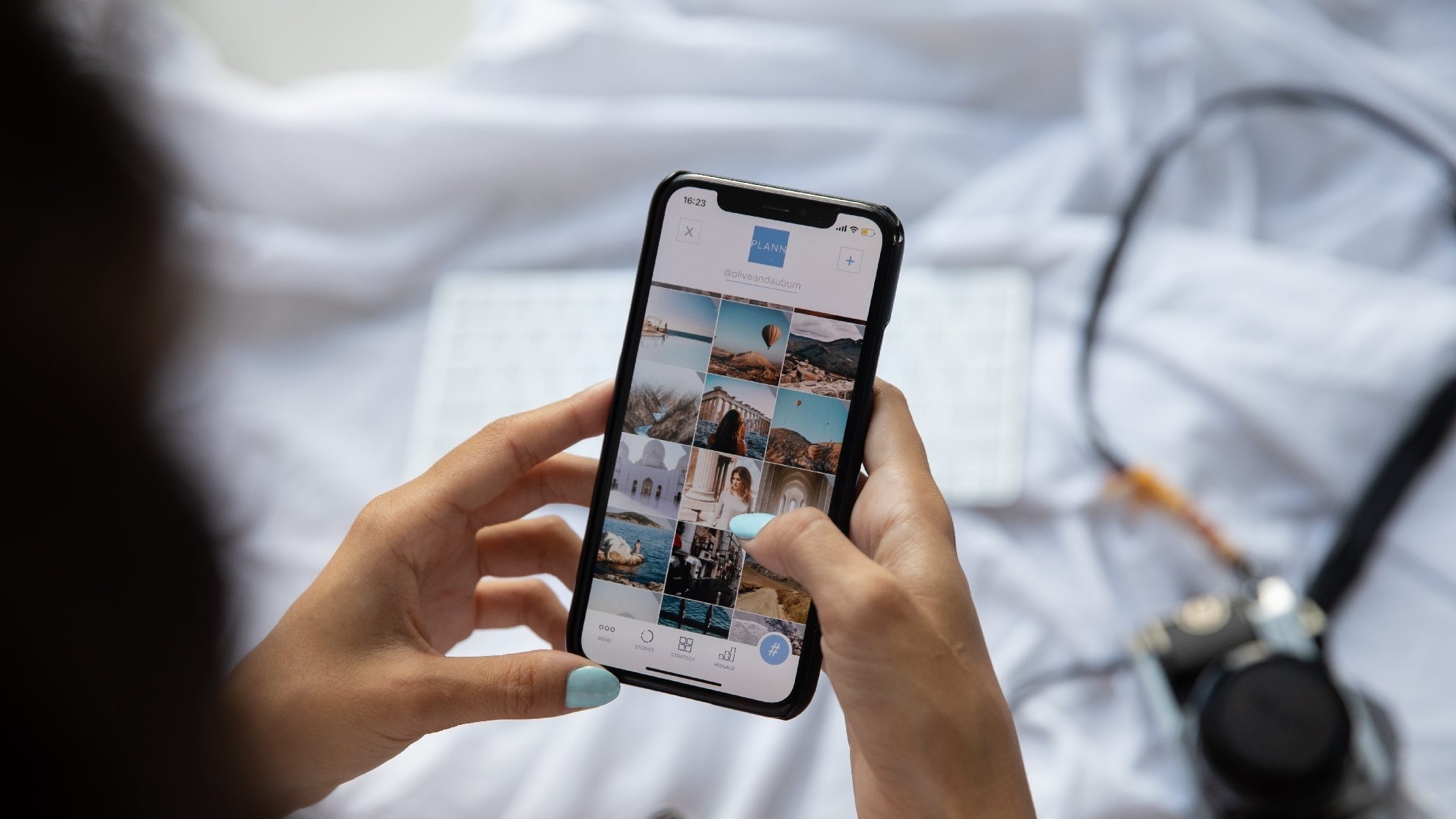 Psychology Says People Who Scroll Social Media But Rarely Post Often ...