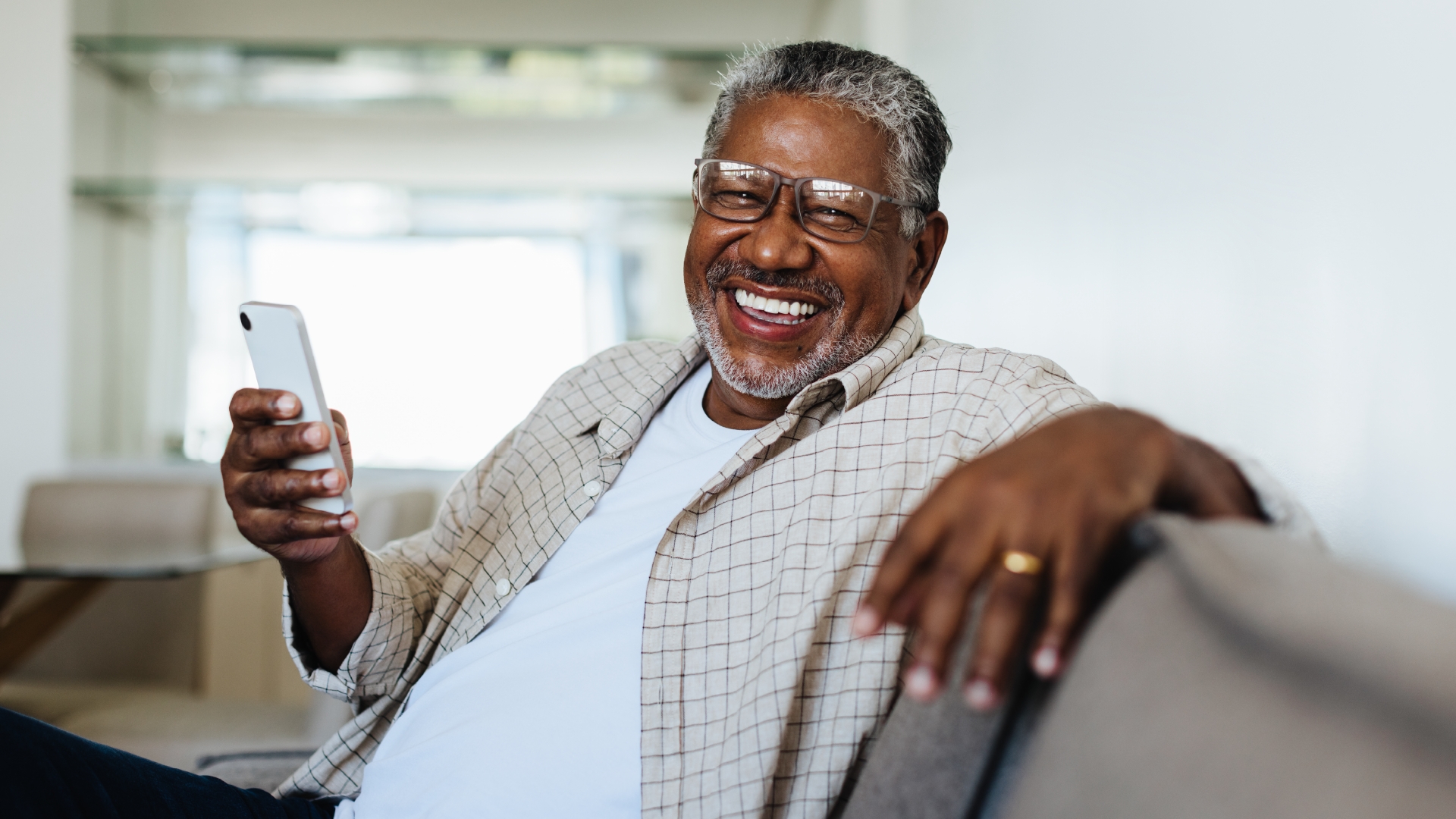 12 Subtle Signs You’re Smarter Than People Assume