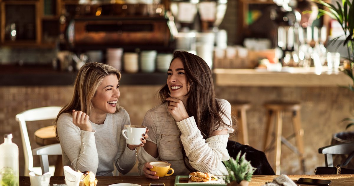 10 Small Gestures That Make You Instantly Likable And Great To Be Around