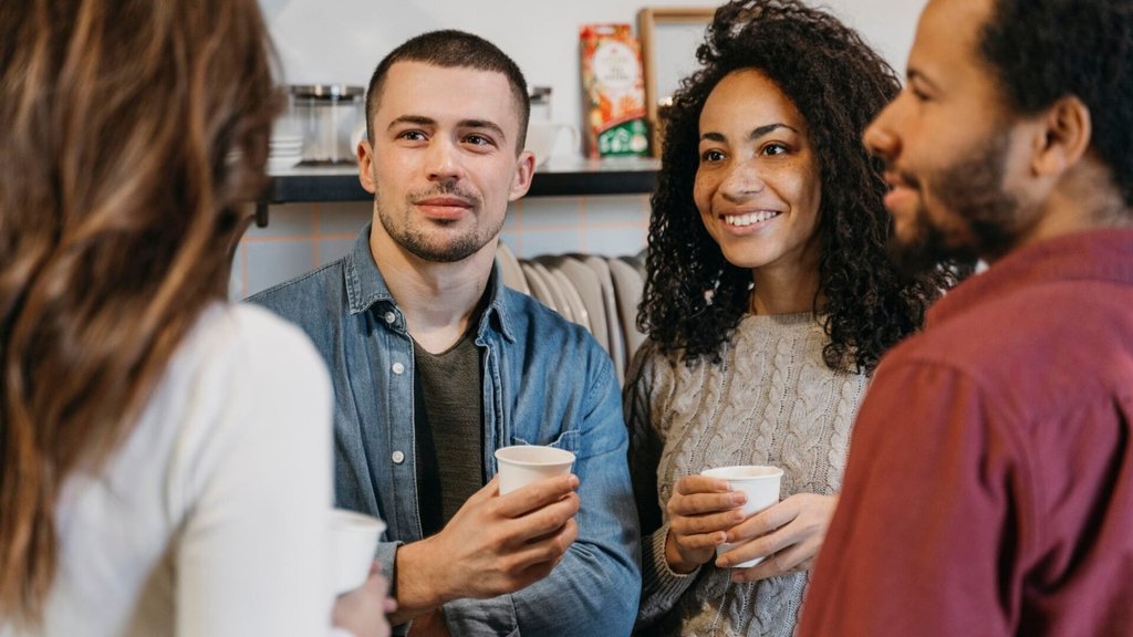 10 Things You Do in the First 30 Seconds of a Conversation That Signal ...