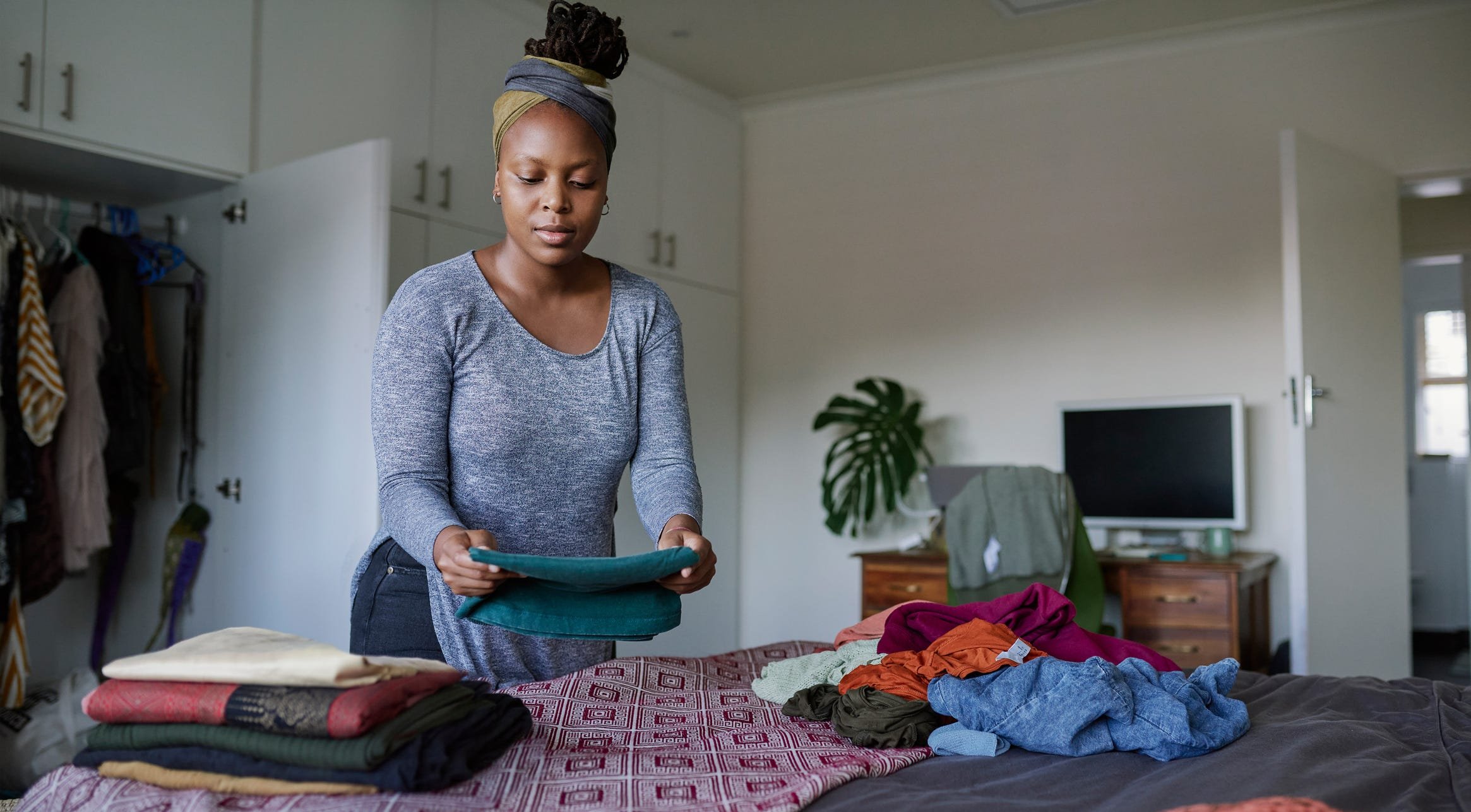 Psychology Says People Who Still Fold Their Clothes Instead of Stuffing ...