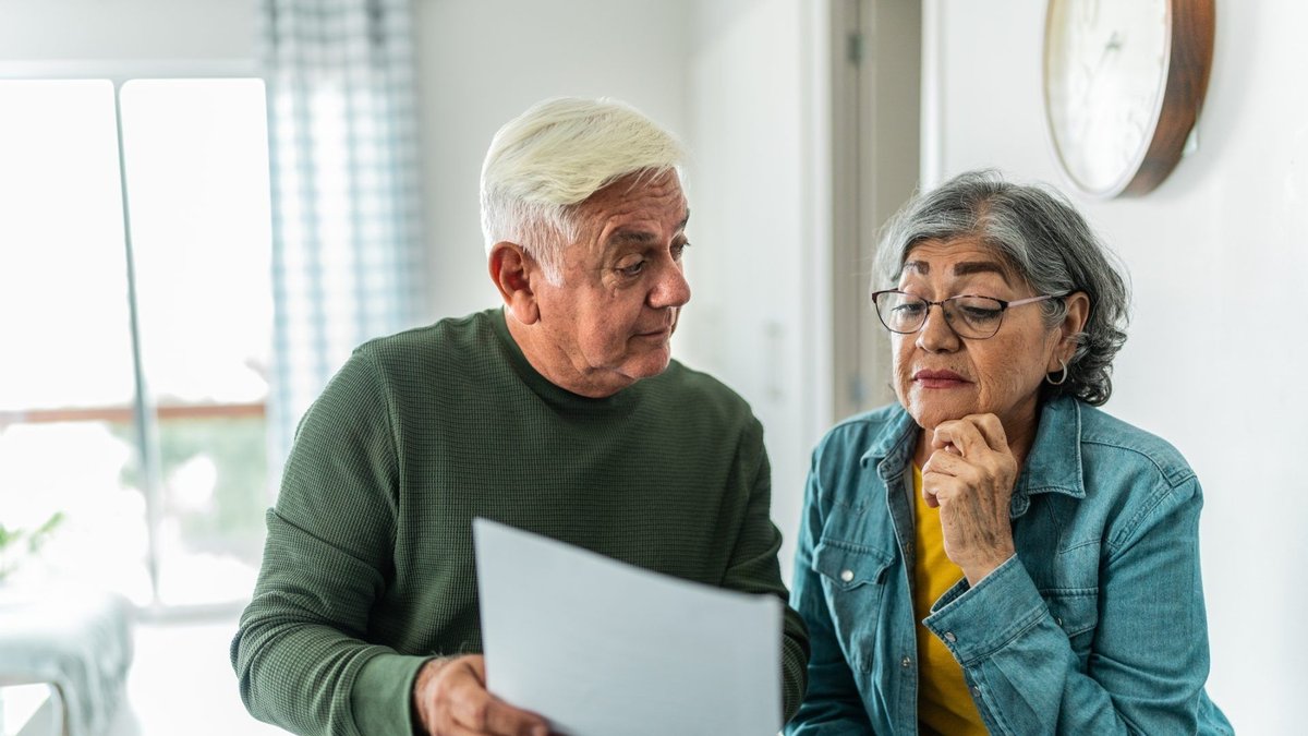 12 Regrets People Over 75 Say Keep Them Awake, and Habits That Help You ...