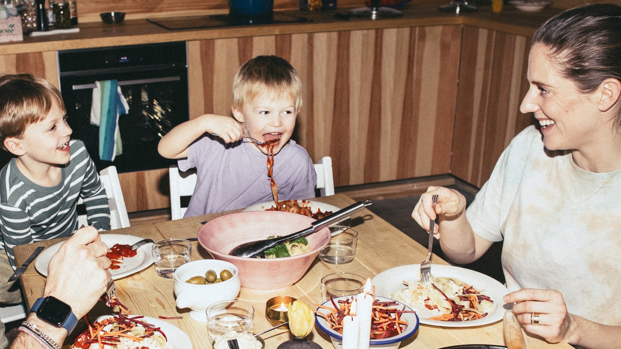 10 Things That Happen at a Lower-Middle-Class Christmas Dinner That ...