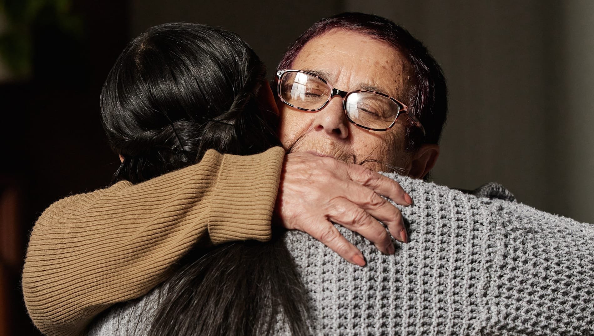 Parents Who Stay Close With Their Adult Kids Often Show These 8 Behaviors
