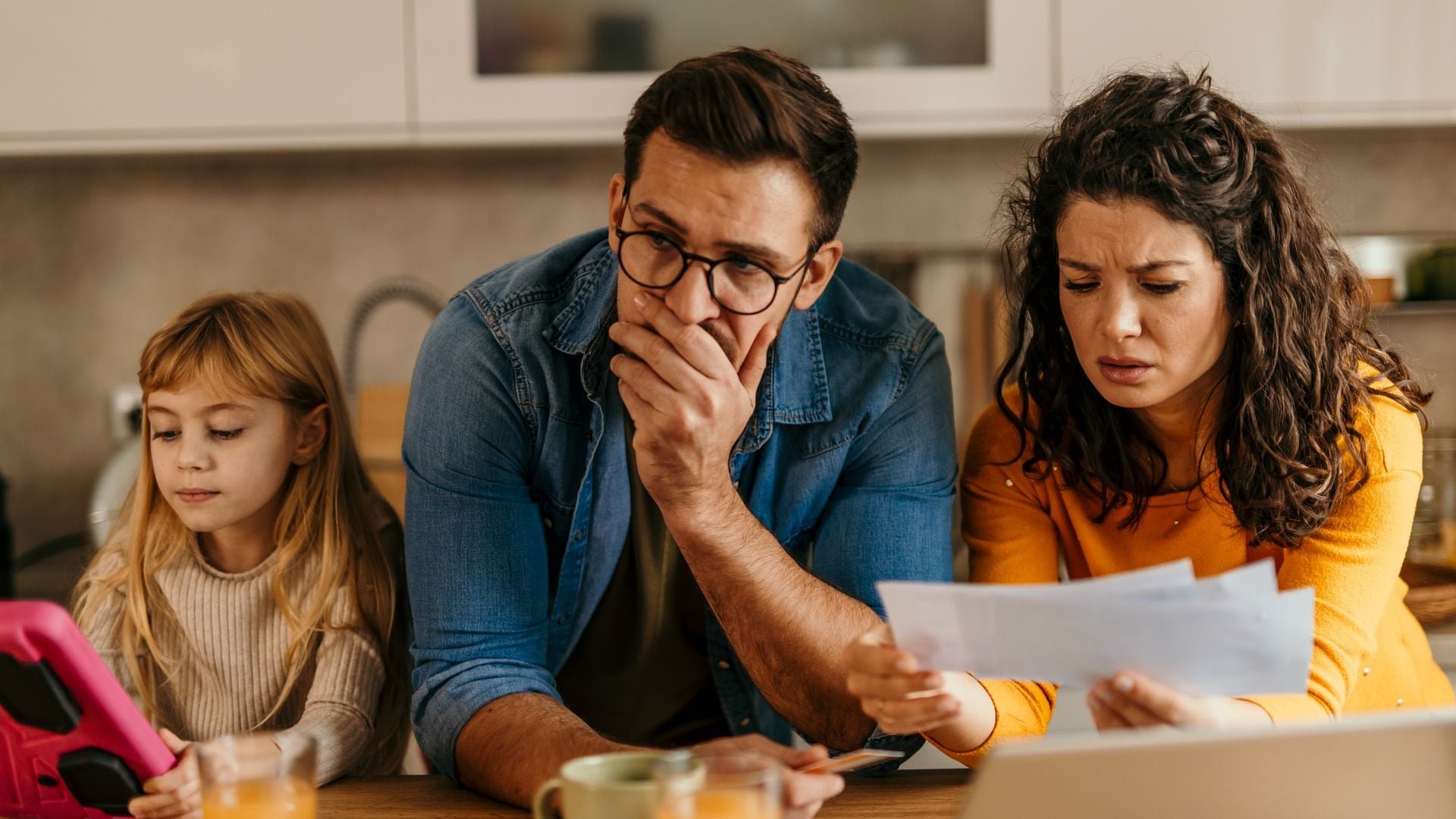 9 Things Lower-Middle-Class Families Treat as Emergencies That Wealthy ...