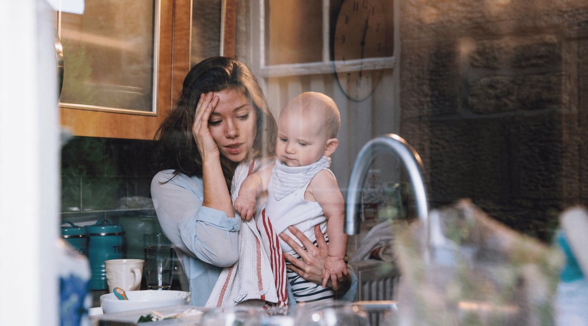 Personality traits of a narcissistic mother: common patterns, signs ...