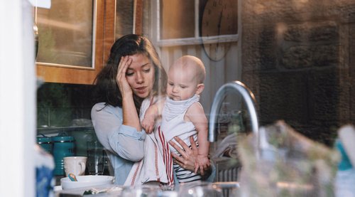 Personality traits of a narcissistic mother: common patterns, signs ...
