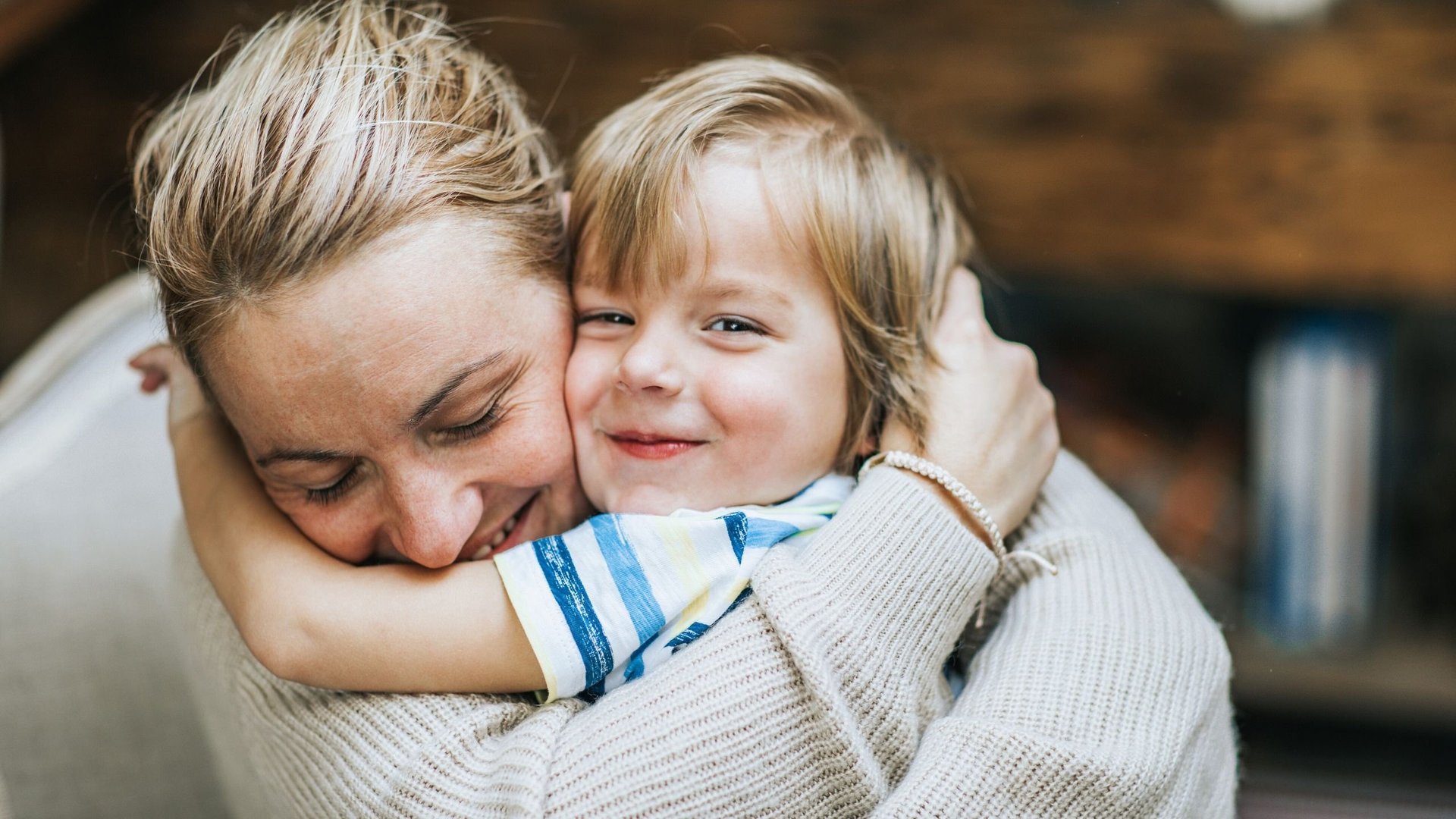 11 Signs a Woman Has What It Takes to Be a Great Mom, According to ...